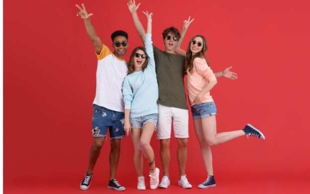 The Best Tips and Tricks for Photographing Group Poses