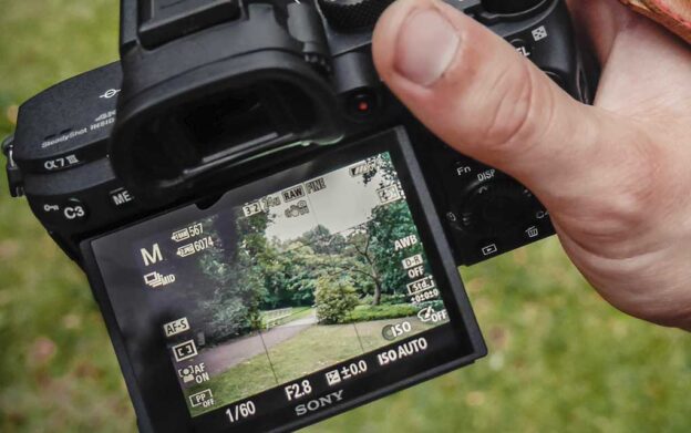 Mirrorless vs DSLR Cameras: Which One is Best for You?