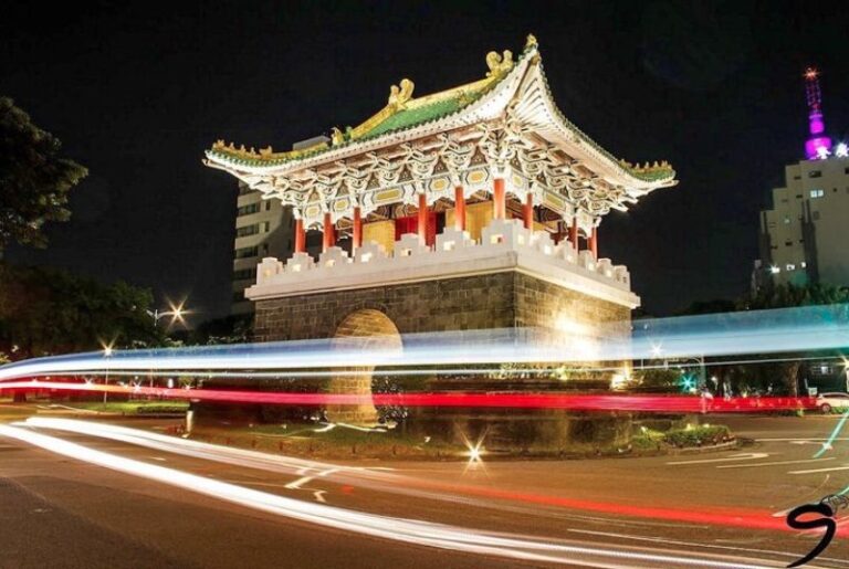 How to Photograph Light Trails - A Step-by-Step Guide